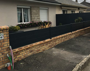 Clôture de marque Cadiou en aluminium gamme contemporaine